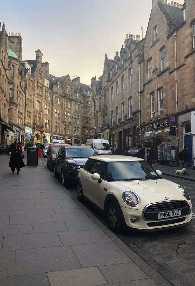 Complete Guide To The Shops On Victoria Street Edinburgh