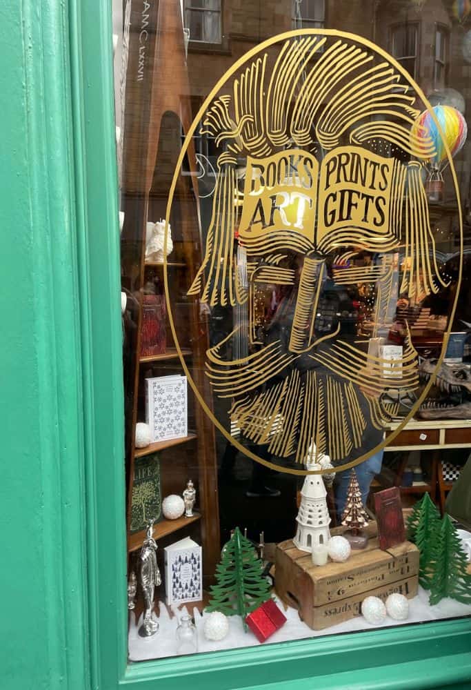 Complete Guide To The Shops On Victoria Street Edinburgh