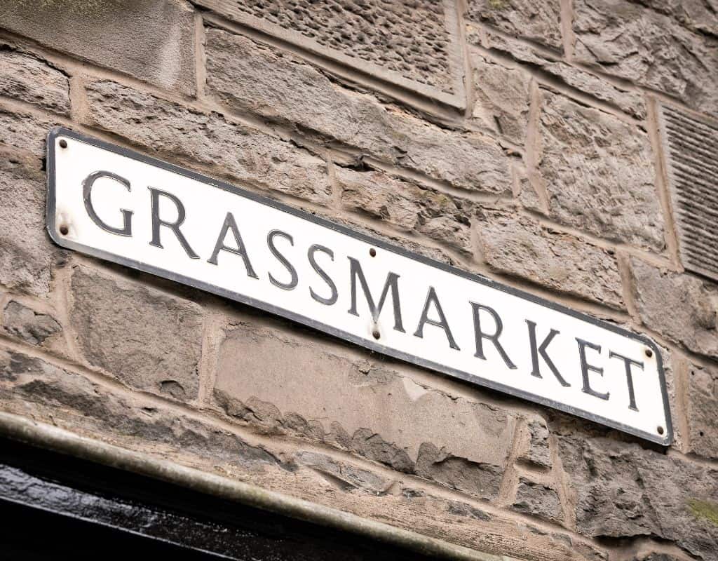 Complete Guide To Edinburgh Grassmarket (Pubs, Map + More)